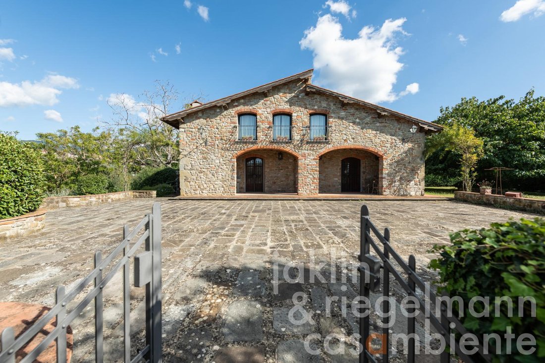 Deux Maisons De Campagne Avec Un Total De 10 Dans Reggello, Toscane ...