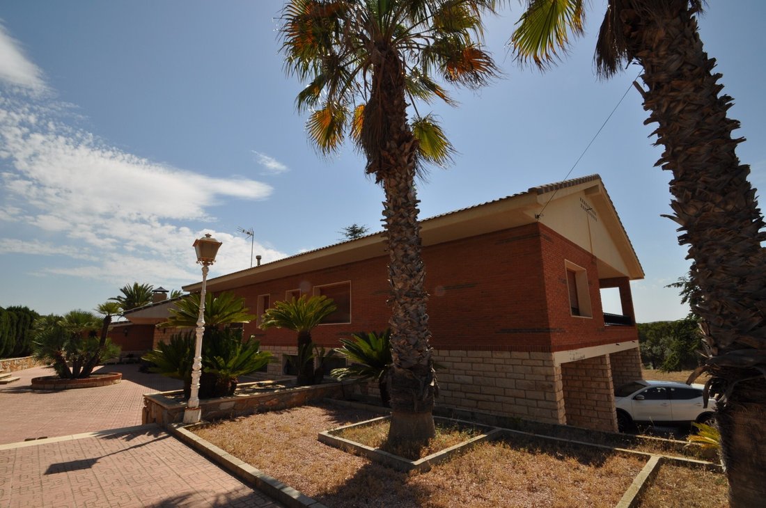 Elda Villa In Elda, Valencian Community, Spain For Sale (15116308)