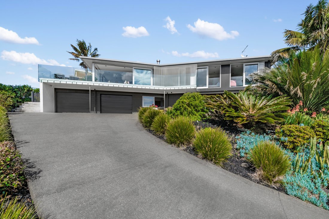 33 Chelverton Terrace, Red Beach In Red Beach, Auckland, New Zealand ...
