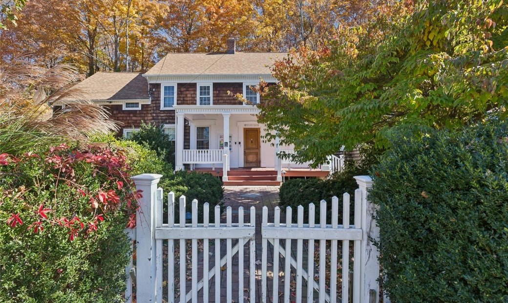 Charming Colonial In Cold Spring In Cold Spring Harbor, New York ...