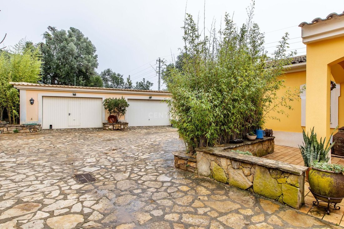 Charming Traditional Villa With Countryside Views In Estói, Algarve ...