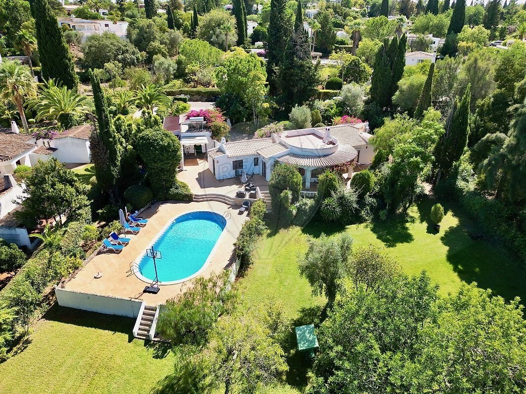 Aqui Está A Tradução Para Inglês: This Single Storey In Portimao ...