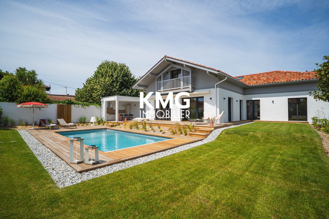Anglet Villa In Anglet, Nouvelle Aquitaine, France For Sale (15119566)