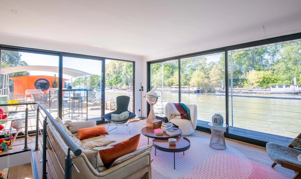 A Spacious Houseboat For Country Living In In Paris, île De France ...