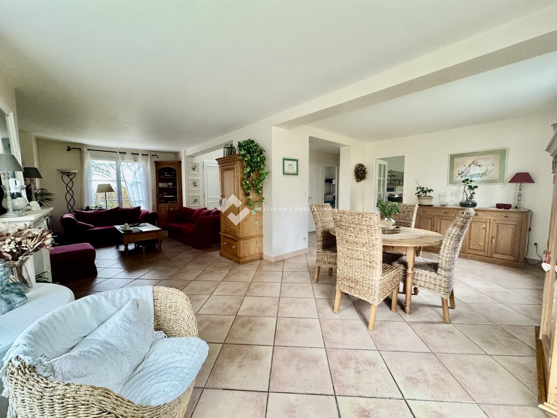 Saint Witz Villa In Saint Witz, île De France, France For Sale (15127760)