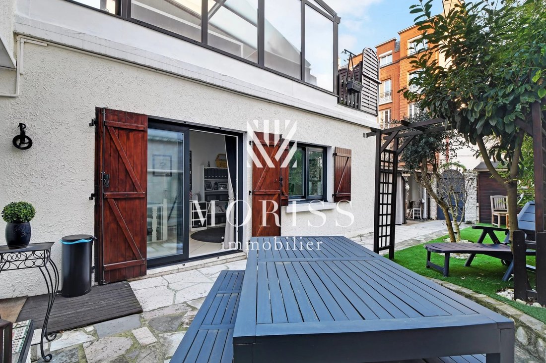 Paris 18ème House In Paris, île De France, France For Sale (15129475)