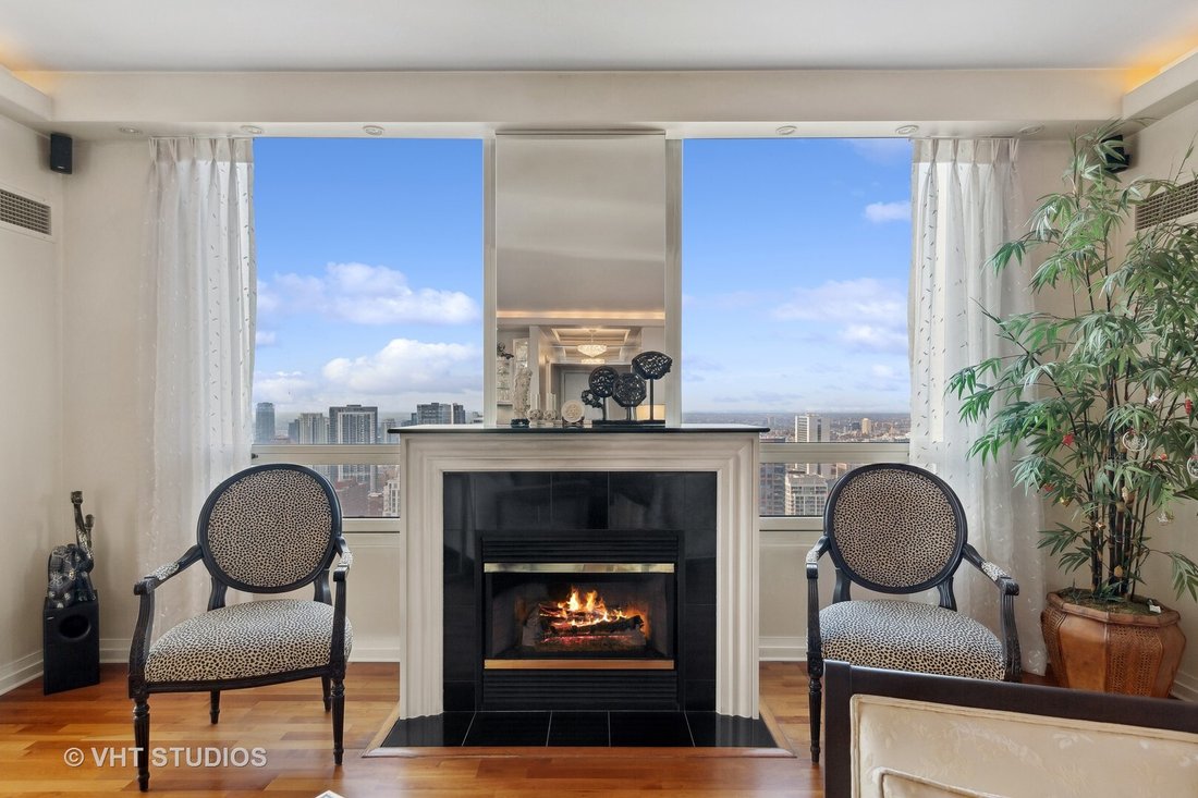 Light Filled Luxury Corner Home With In Chicago, Illinois, United ...