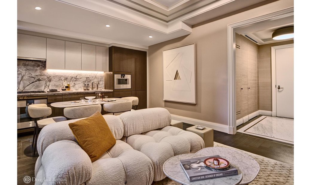 Condo New York In New York, New York, United States For Sale (15130030)