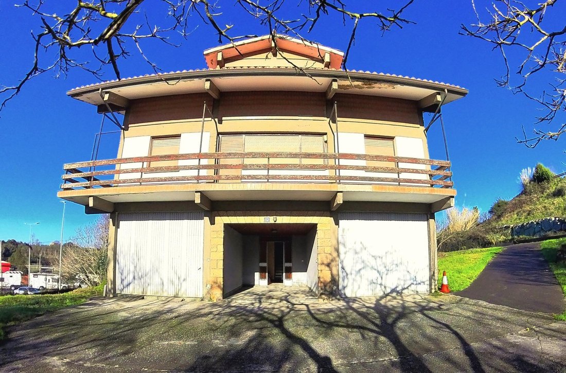 House In Berango With 1000m² Plot And 580m² In Berango, Basque Country ...