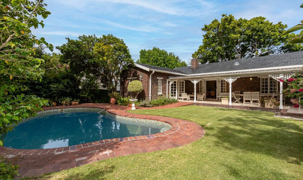 Classic And Stylish Family Home In Cape Town, Western Cape, South ...