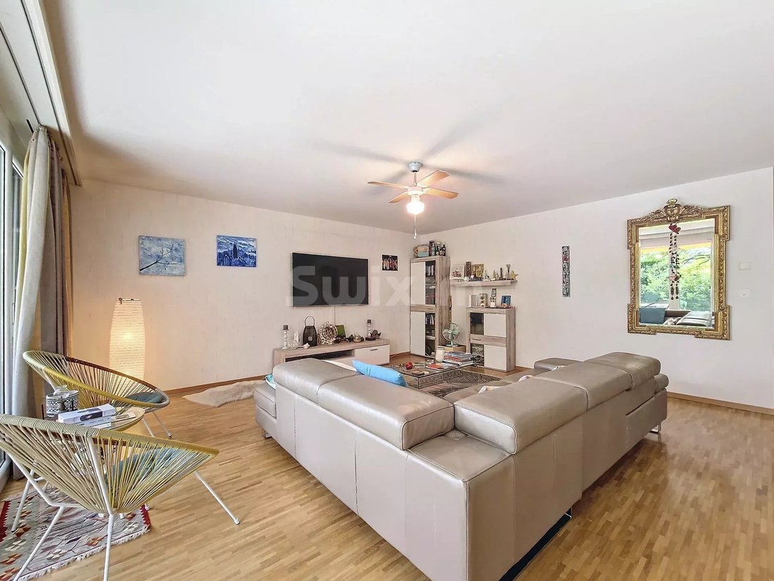 4 Room Through Apartment With Enclosed Gardens In Vernier, Genève ...