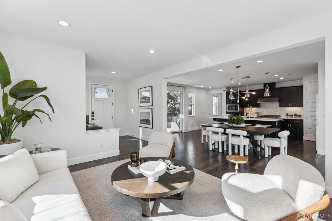 Sophisticated Living In Alameda Landing In Alameda, California, United ...