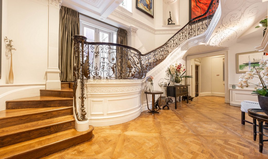 A Three/Four Bedroom Duplex Apartment In London, England, United ...