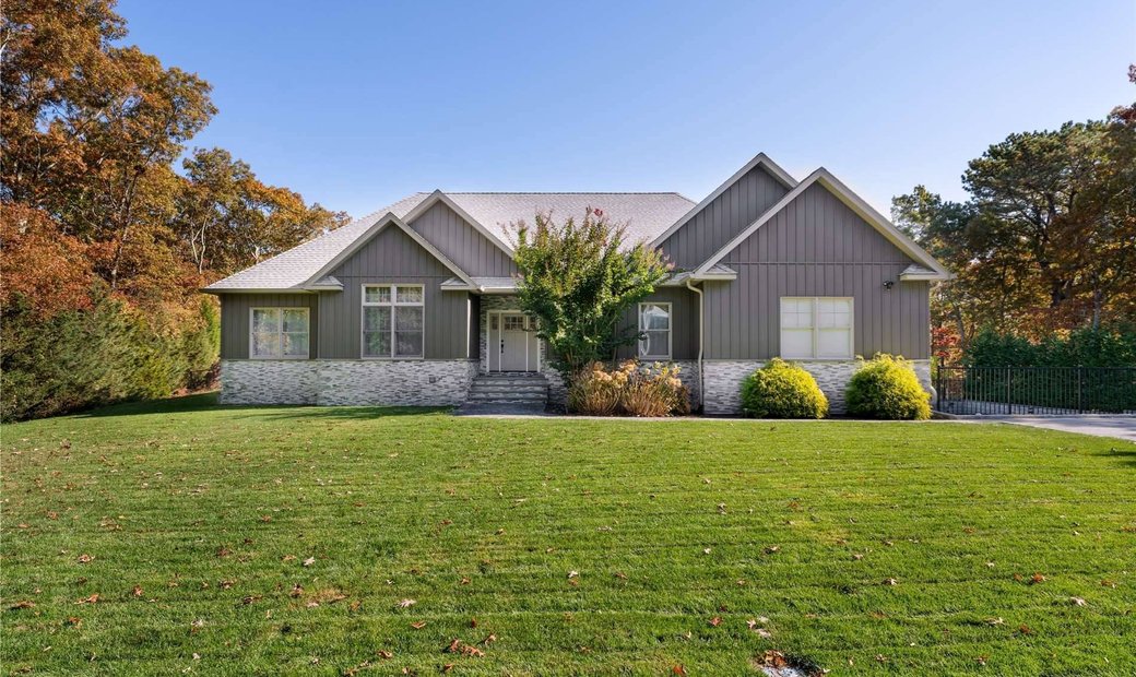 Sprawling Open Concept Ranch In Hampton Bays, New York, United States ...