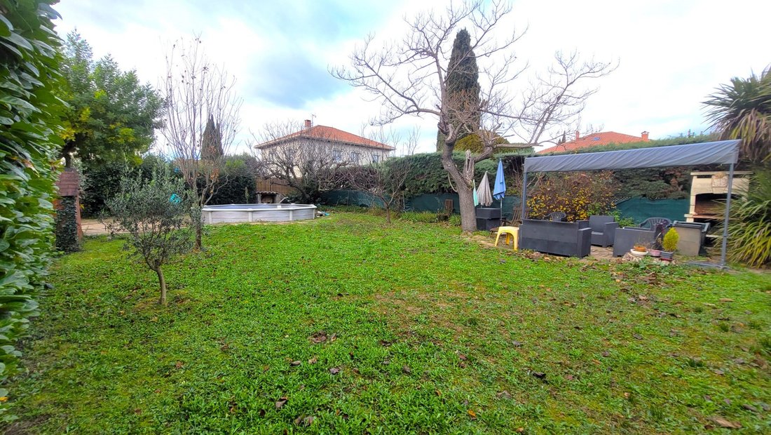 Castelnau Le Lez Traditionnelle In Castelnau Le Lez, Occitanie, France ...