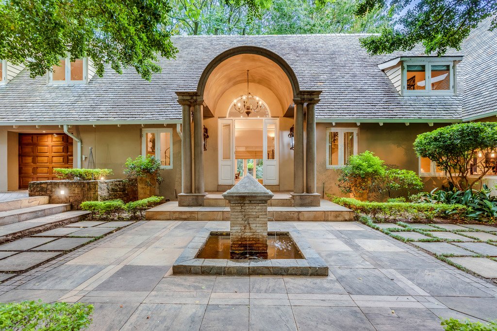 An Iconic Bryanston East Residence In Johannesburg, Gauteng, South ...