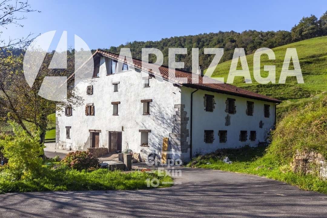 Beautiful Renovated Farmhouse With 75,000 M2 In Urnieta, Basque Country ...