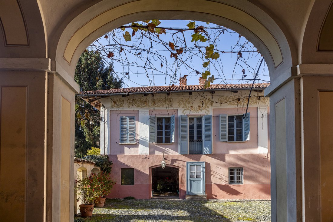 Luxury Baroque Palazzo With Easy Access To In Metropolitan City Of ...