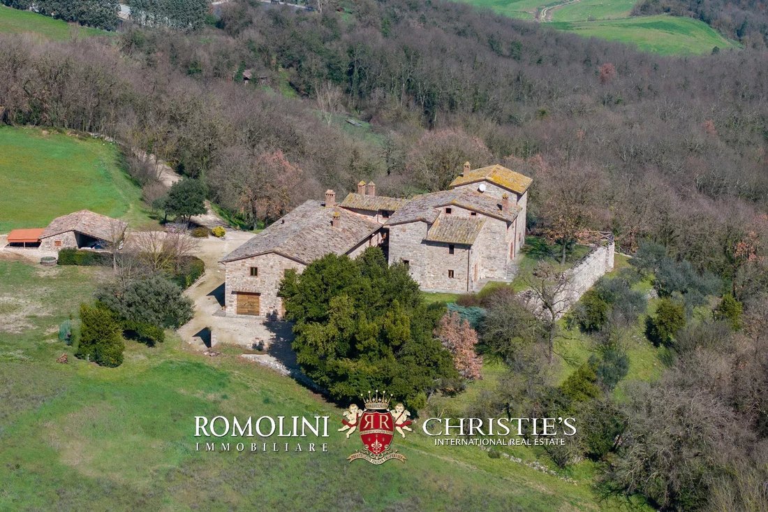 Historic Country House With Panoramic Views Of Todi For Sale In In Todi ...
