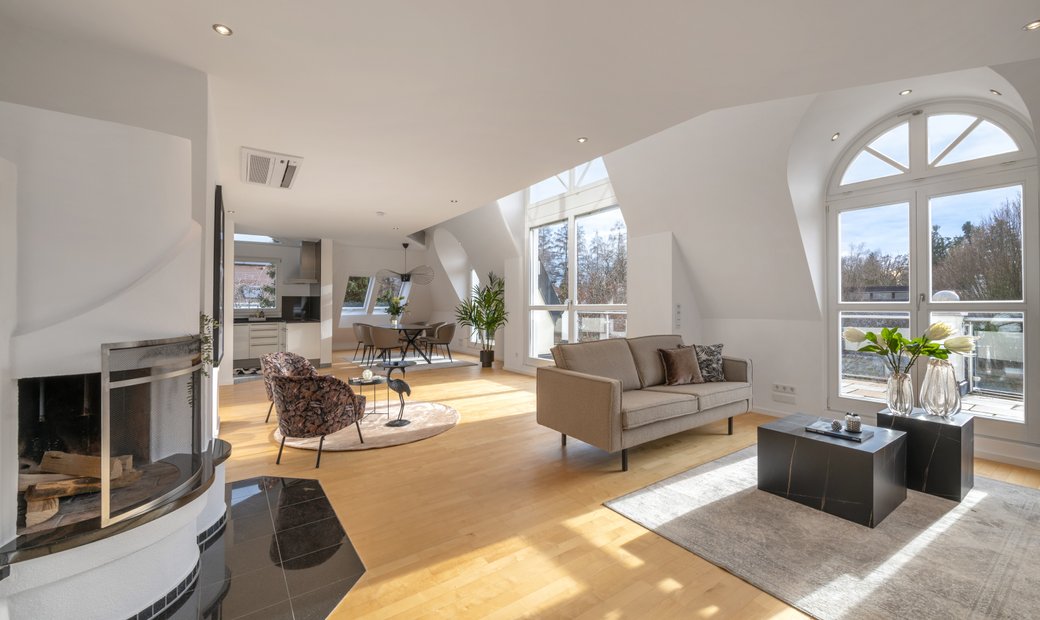 Light Flooded, Spacious Penthouse With Fireplace And En München ...