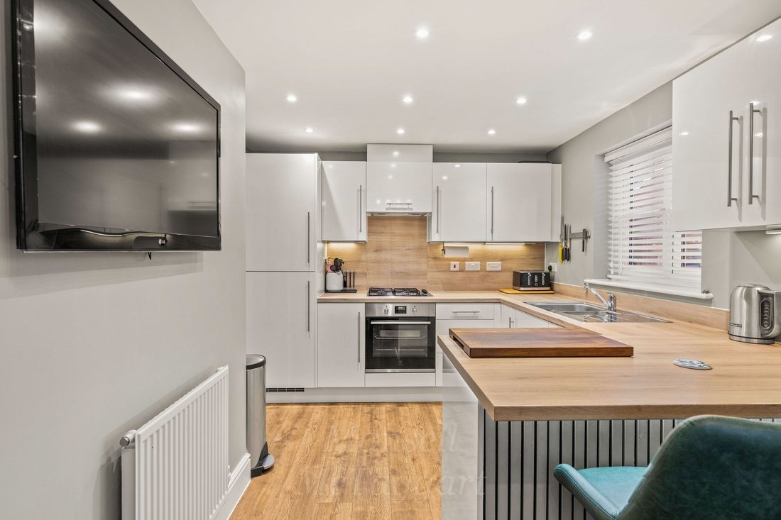 House Horley In Horley, England, United Kingdom For Sale (15175976)