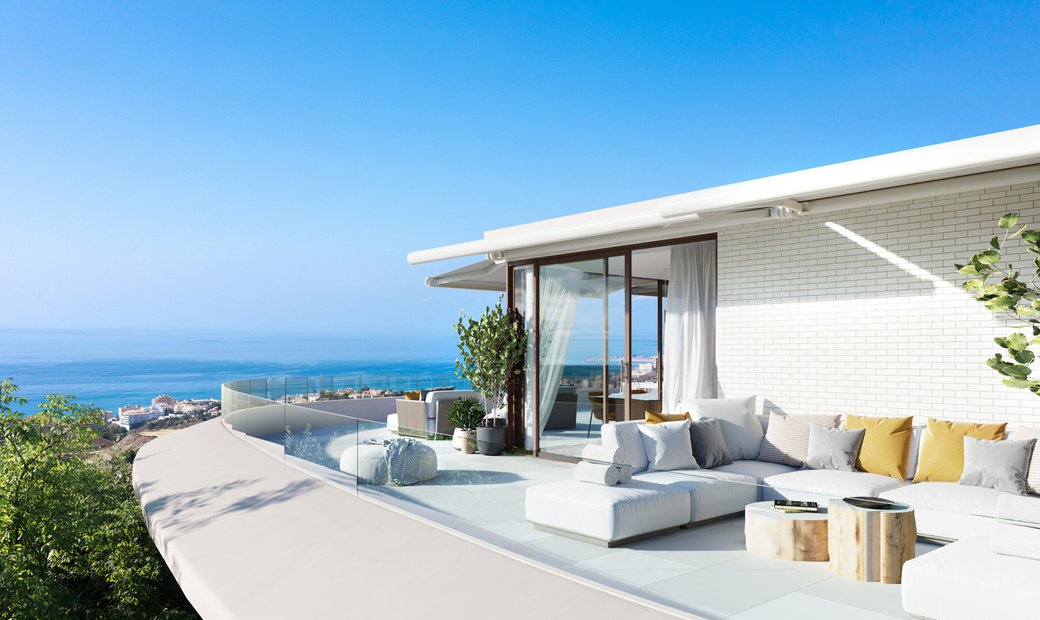 Luminoso ático Con Vistas Al Mar En Una De Las En Fuengirola, Andalucía ...