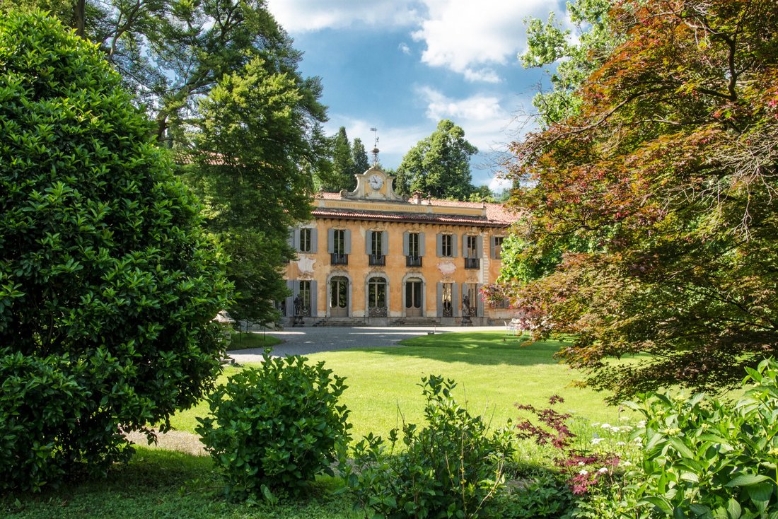 Prestigious Historic Mansion In The Lombard Countryside In Merate ...