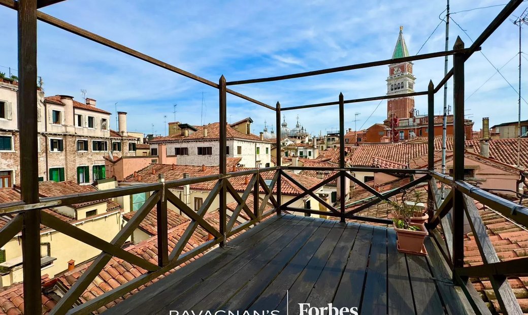 Venetian Penthouse With Roof Terrace Located In The In Venice, Veneto ...
