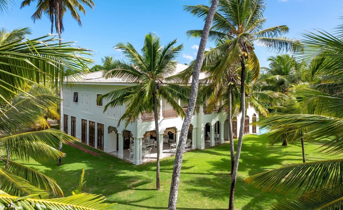 Bah462 Stunning Seafront House In In Praia Do Forte, State Of Bahia ...