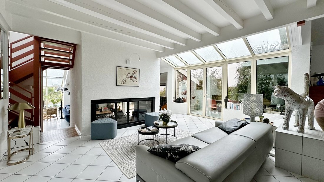 Maison Atypique D'architecte Des Annees 80 De Type 9 Pieces Sur Une In ...