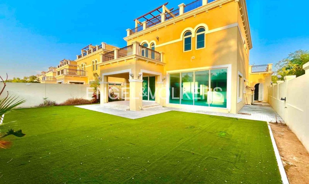 Single Row | Roof Pergola | Near Community In Dubai, United Arab ...