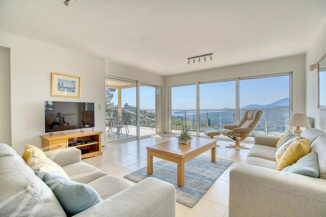 Provençal Villa With 5 In La Croix Valmer, Provence Alpes Côte D'azur ...