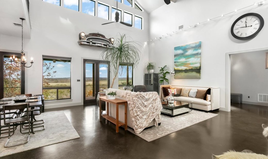 Lively House In Fredericksburg, Texas, United States For Sale (15196139)
