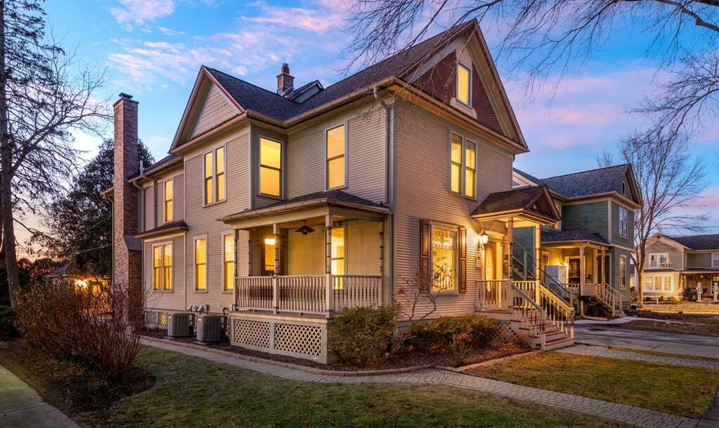 Renovated And Expanded Home In The Heart In Naperville, Illinois ...