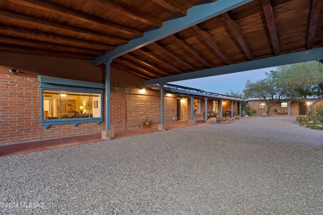 Sprawling Adobe Ranch In Tucson, Arizona, United States For Sale (15191469)
