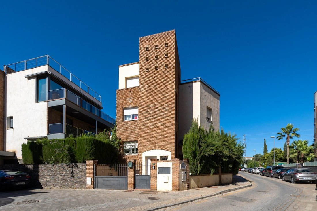 Granada House In Granada, Andalusia, Spain For Sale (15191845)