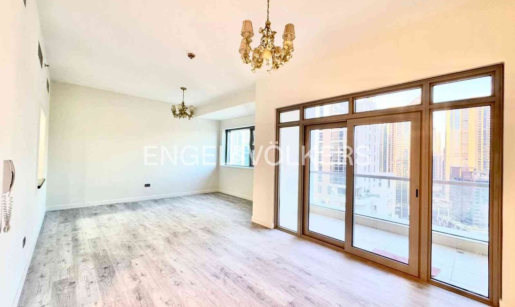 Unfurnished | Bright And Spacious | Fully Dans Dubai, United Arab ...