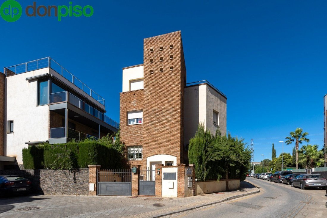 Granada House In Granada, Andalusia, Spain For Sale (15192128)