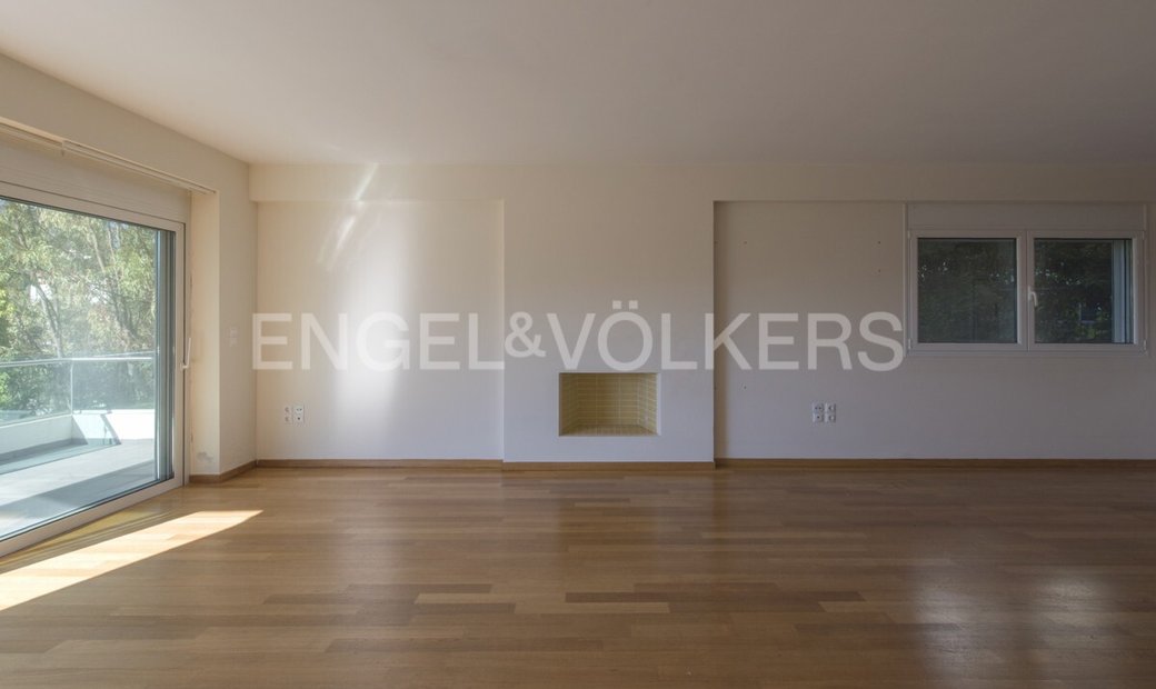 Impressive 130 Sq.M Apartment With Views In Greece For Sale (15206679)