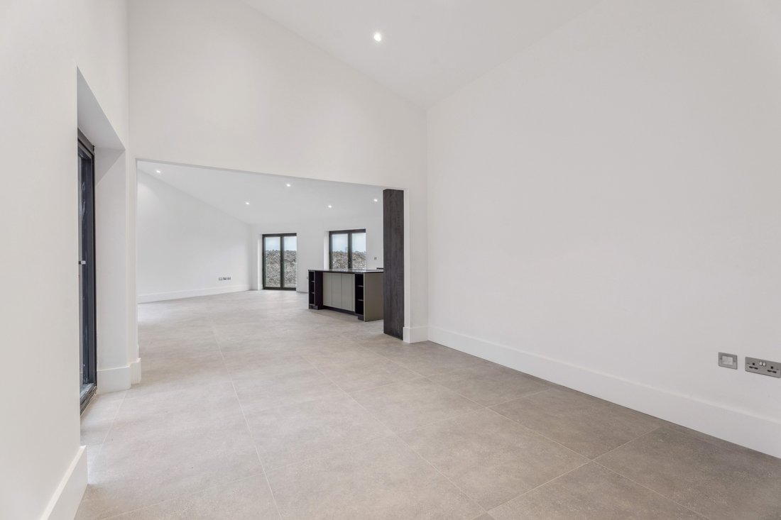 3 Bedroom Detached House For Sale In Luton In Luton, England, United ...