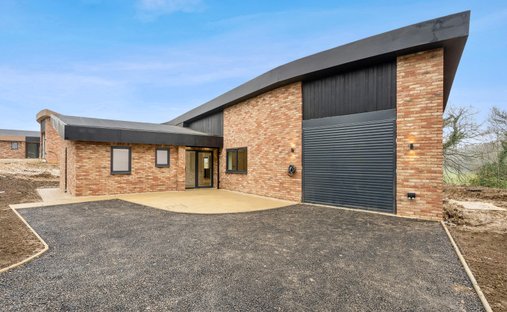 Luxury houses for sale in Luton, England, United Kingdom | JamesEdition