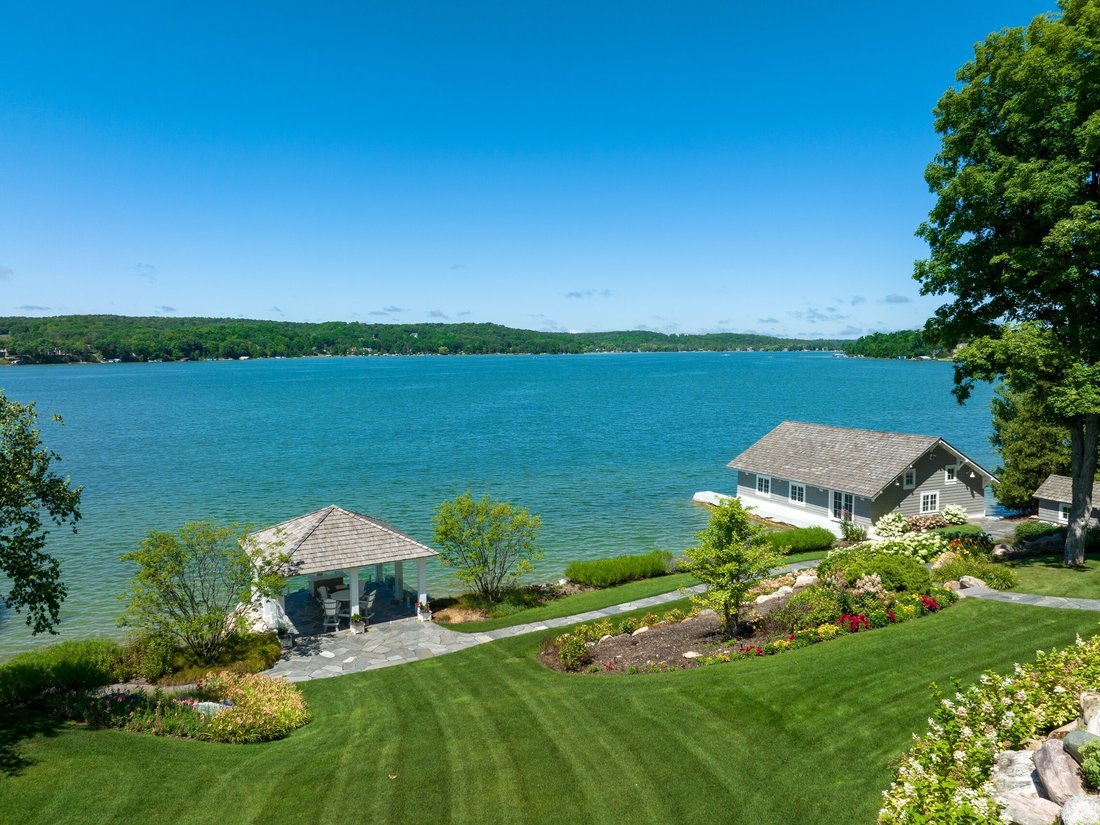 Stunning Walloon Lake Estate In Petoskey, Michigan, United States For ...