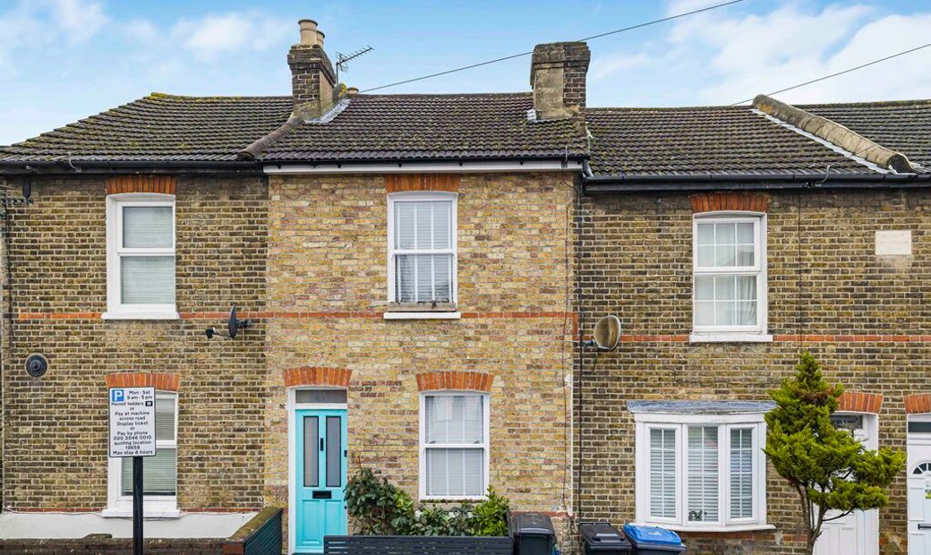 This Well Presented 2 Bedroom Terraced In Croydon, England, United ...
