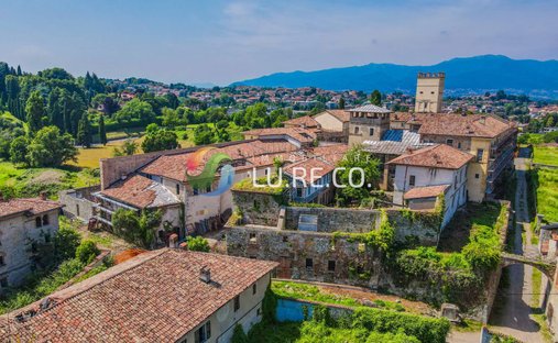 Luxury country homes for sale in Inverigo, Lombardy, Italy | JamesEdition