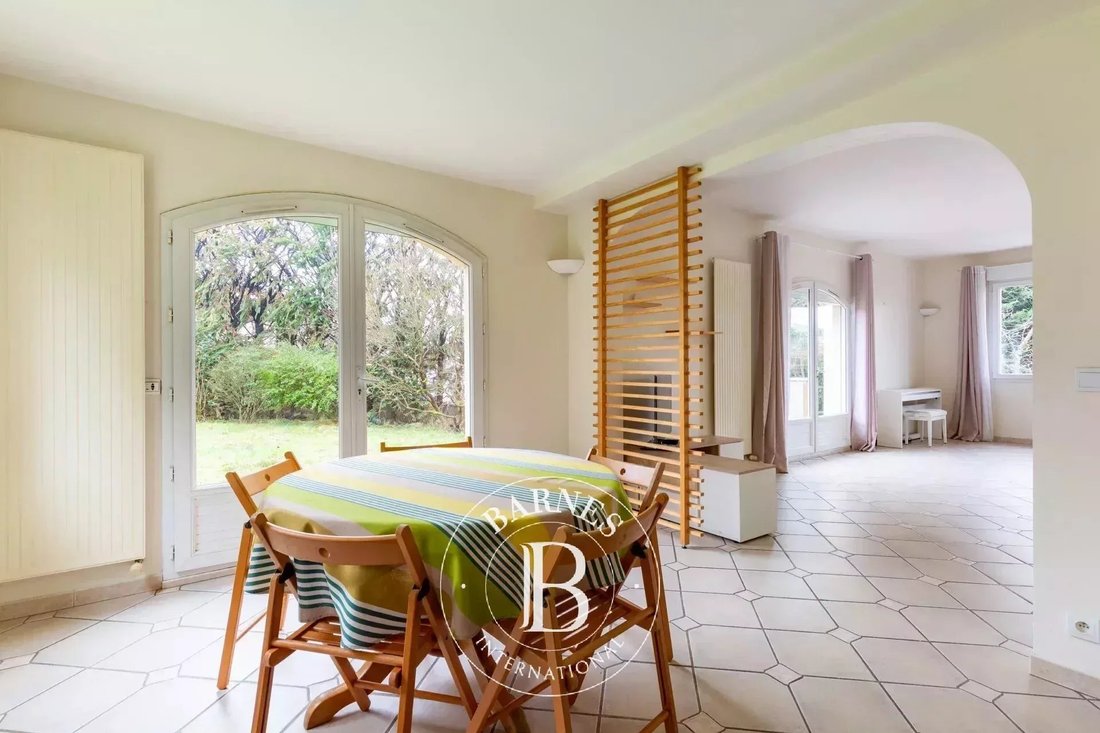 Le Pecq Domaine De Grandchamp 9 Room House In Le Pecq, île De France ...