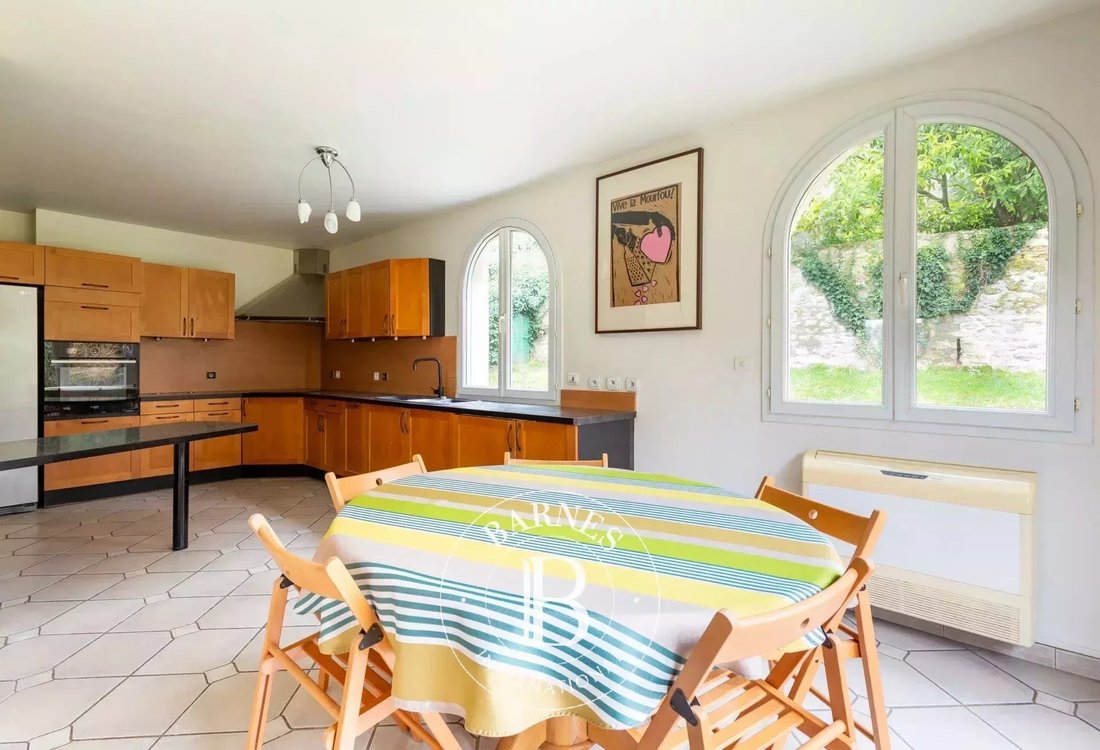 Le Pecq Domaine De Grandchamp 9 Room House In Le Pecq, île De France ...