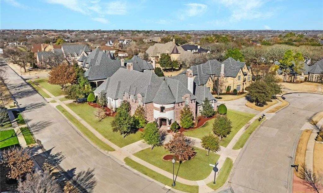 Exquisite Residence In The Gated Castleton In Colleyville, Texas ...