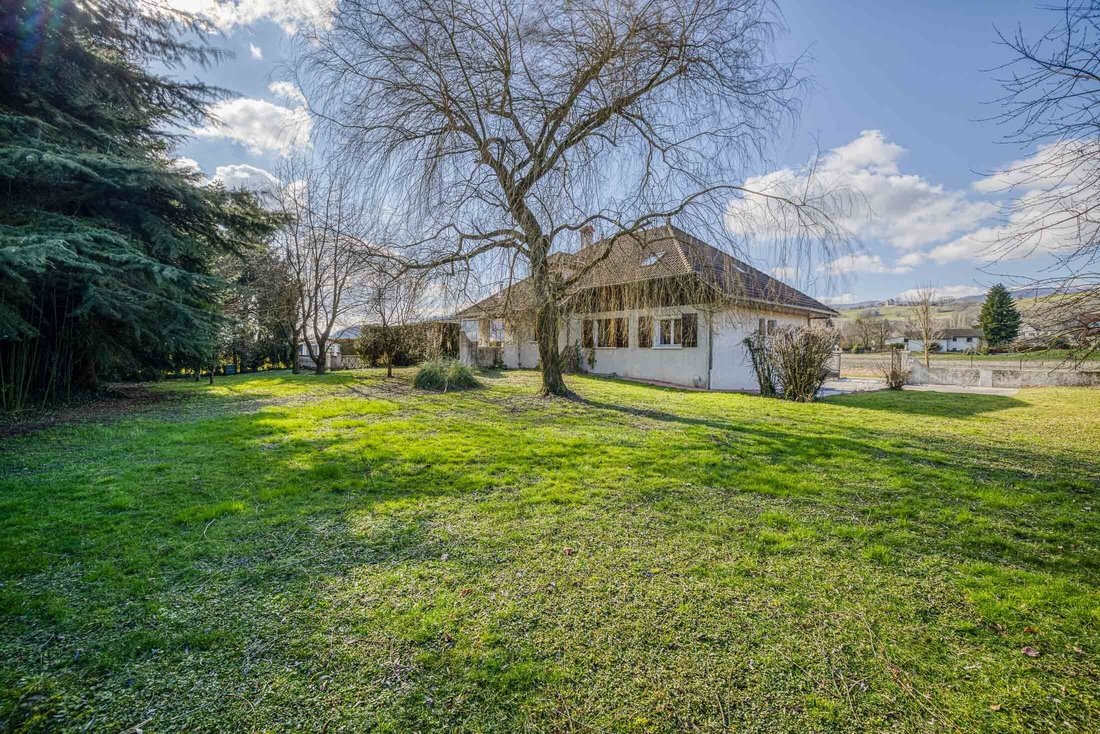 Maison Familiale Avec Piscine In Bloye, Auvergne Rhône Alpes, France ...