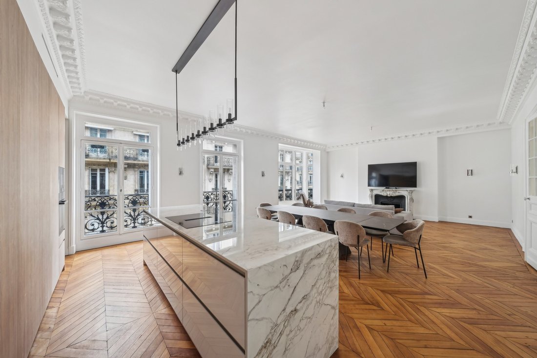 Golden Triangle In Paris, île De France, France For Sale (15226327)