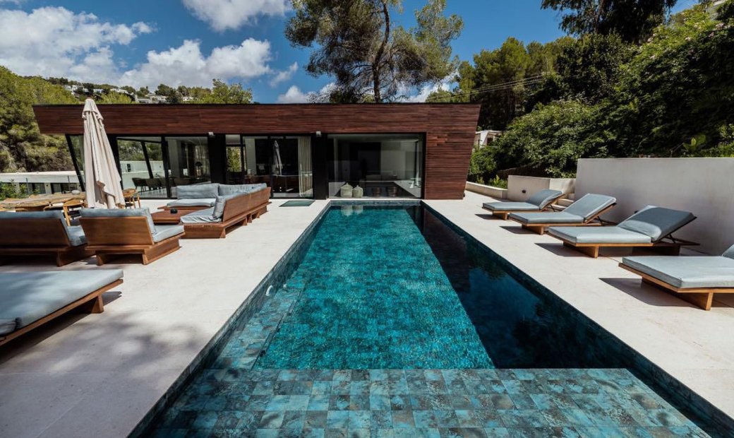 This Is A Brand New Stylish Minimalistic Dans Can Furnet, îles Baléares ...